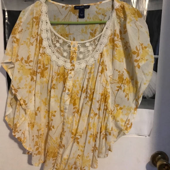 Bandolino | Tops | Flowy Yellow Floral And Lace Top | Poshmark